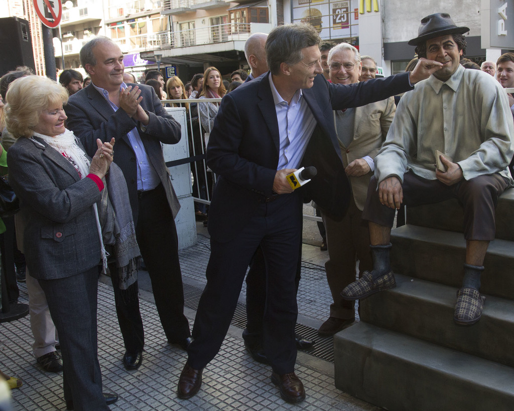 Macri inauguró la estatua que rinde homenaje al popular personaje ...